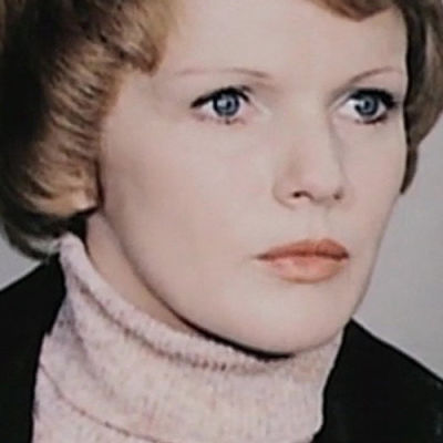 Angelika Waller | Bio und Filme auf Sooner